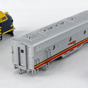 1:87 HO Scale Santa Fe Railroad F7 A & B Locomotive/car Bodies W/ Drive ...