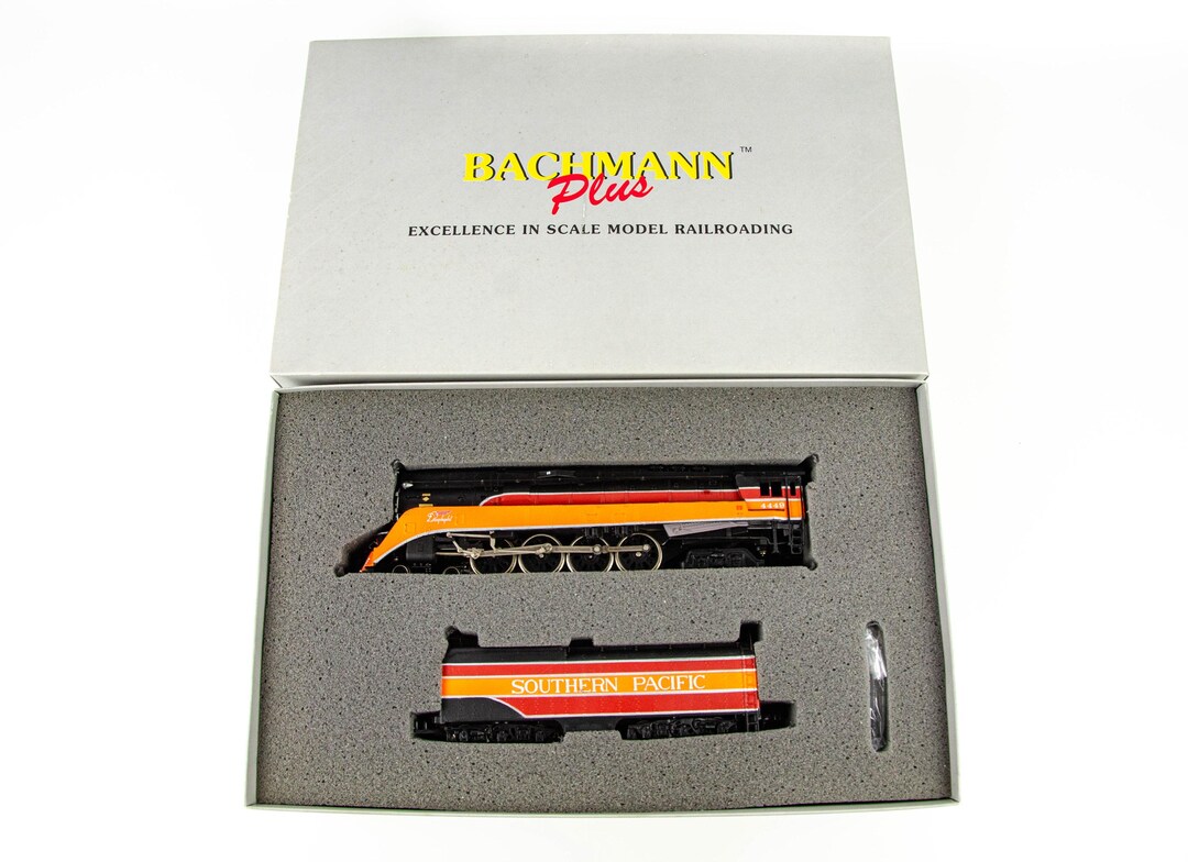 Bachmann Plus HO GS4 Daylight Southern Pacific 4-8-4 Locomotive ...