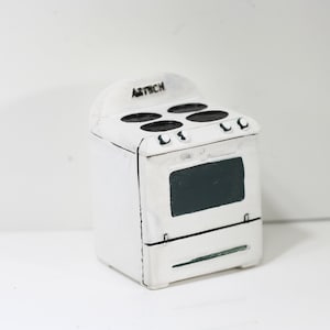 Dollhouse Miniature Kitchen Stove in Resin by Town Square Miniatures - Etsy