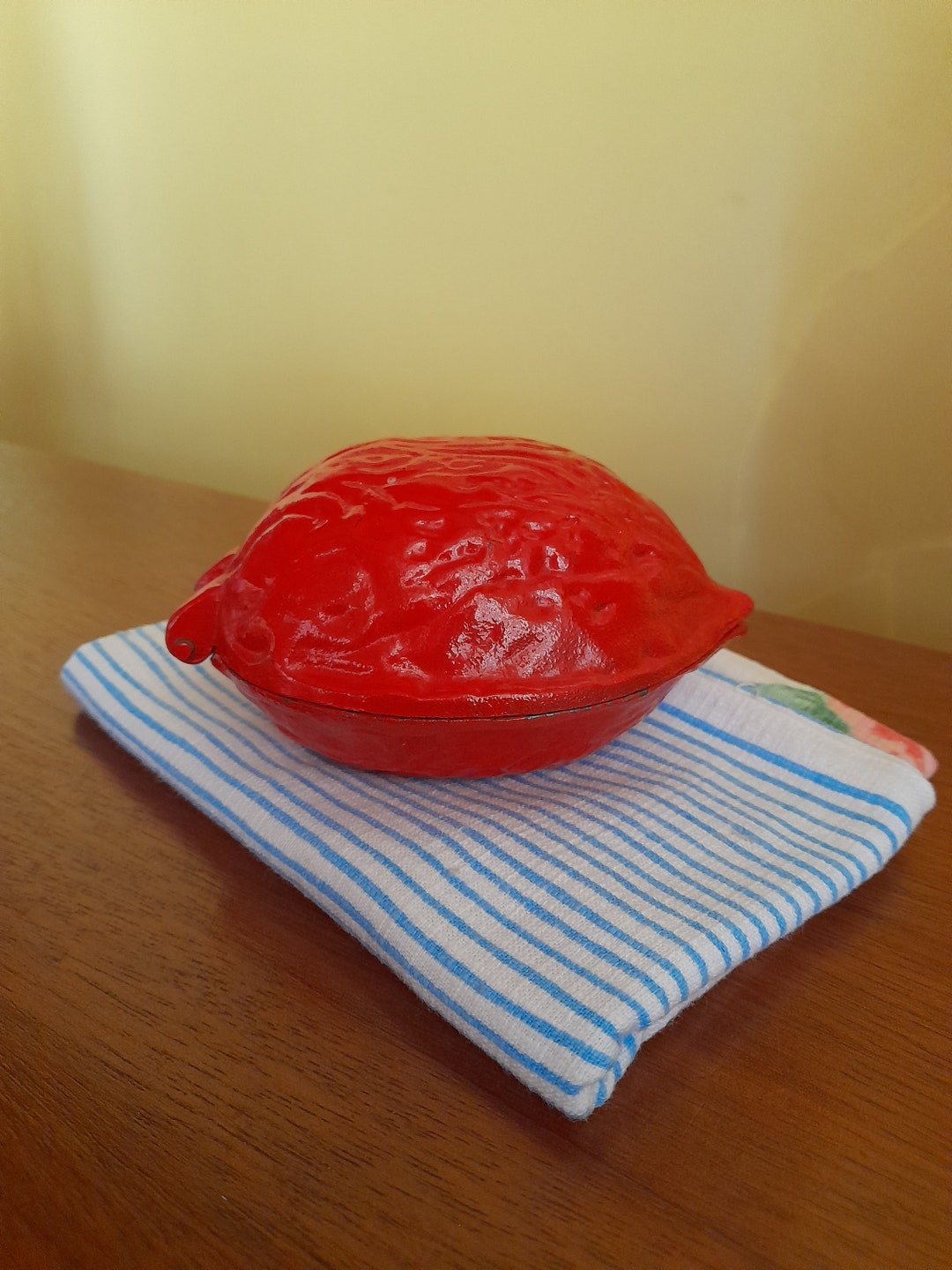 Red Walnut-shaped Nutcracker, Casse Noix - French Nut Cracker, En Fonte ...