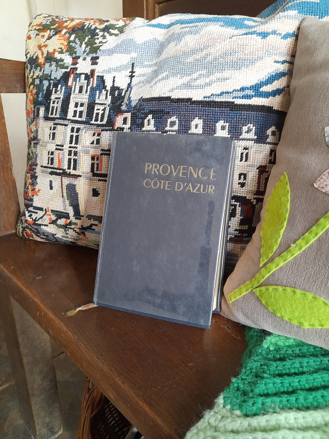 Provence Guide Book, French Language Travel Guide, Les Guides Bleus ...