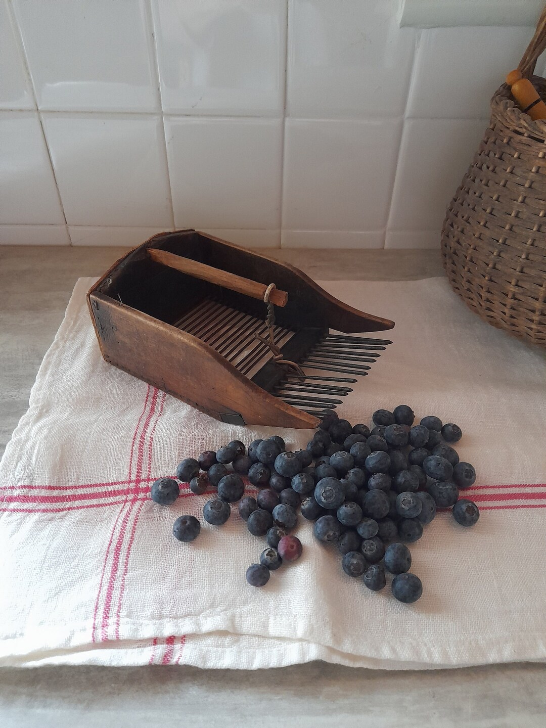 Vintage French Rustic Wood and Metal Blueberry Comb, Peigne à Myrtilles ...