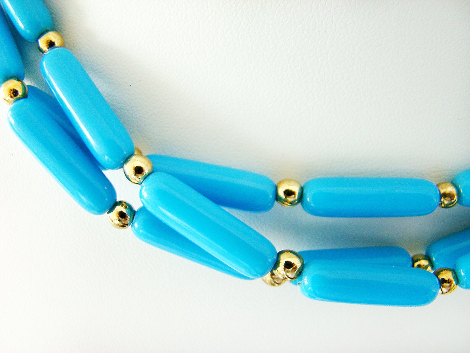 Vintage Blue Necklace, Vintage Necklaces, Plastic Necklaces, Retro ...