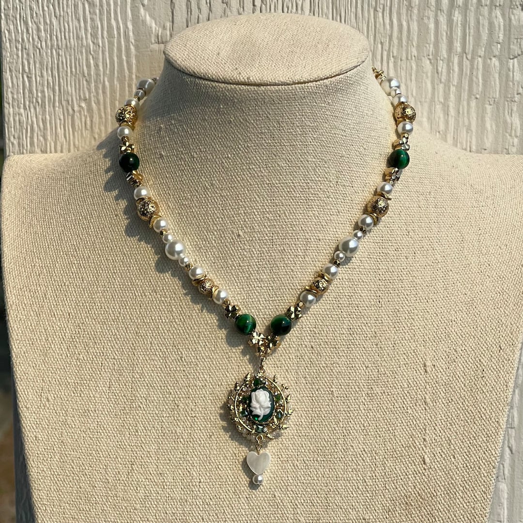 Royal Rose Bedazzled Seashell Handmade Beaded Necklace - Etsy