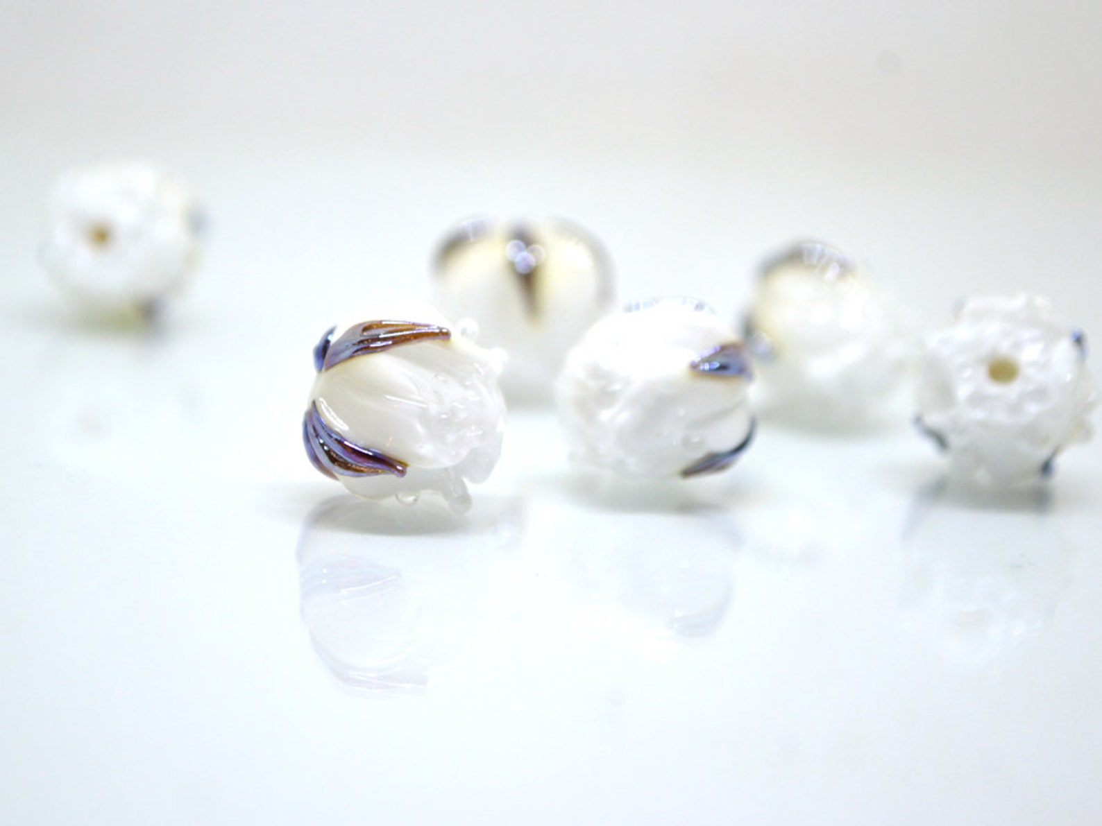 White Silver Rosebud Beads, White Floral Lampwork, Glass Rose Beads ...