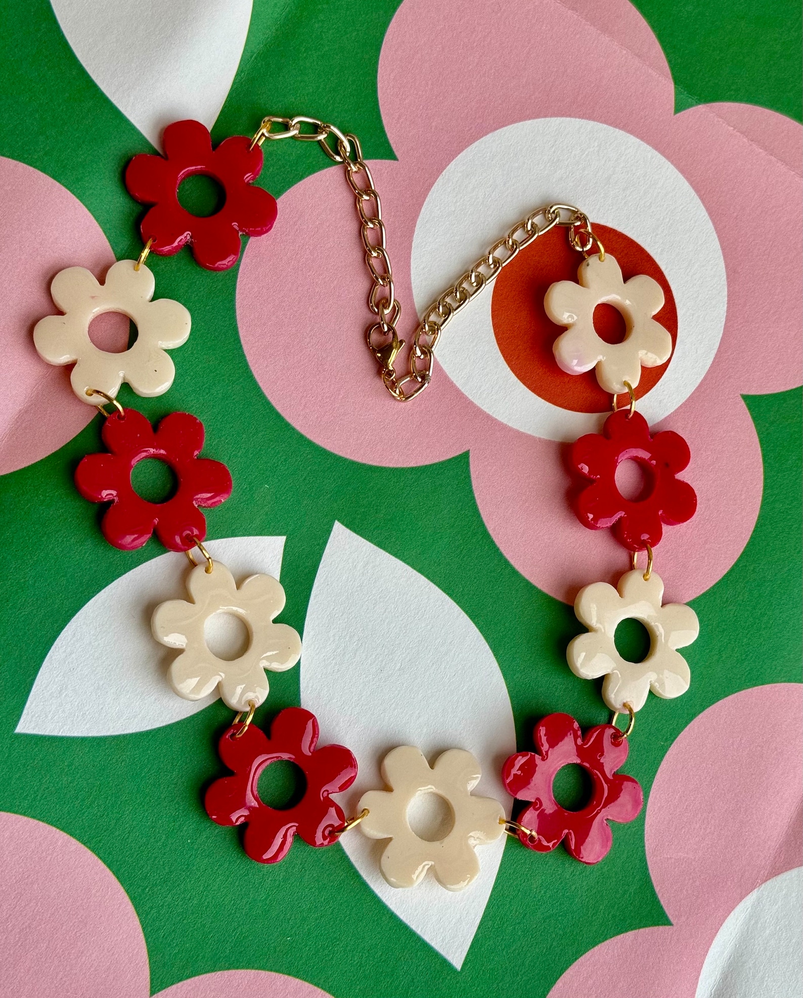 Flower Power Daisy Choker - 60s 70s Retro Style Resin Necklace ...