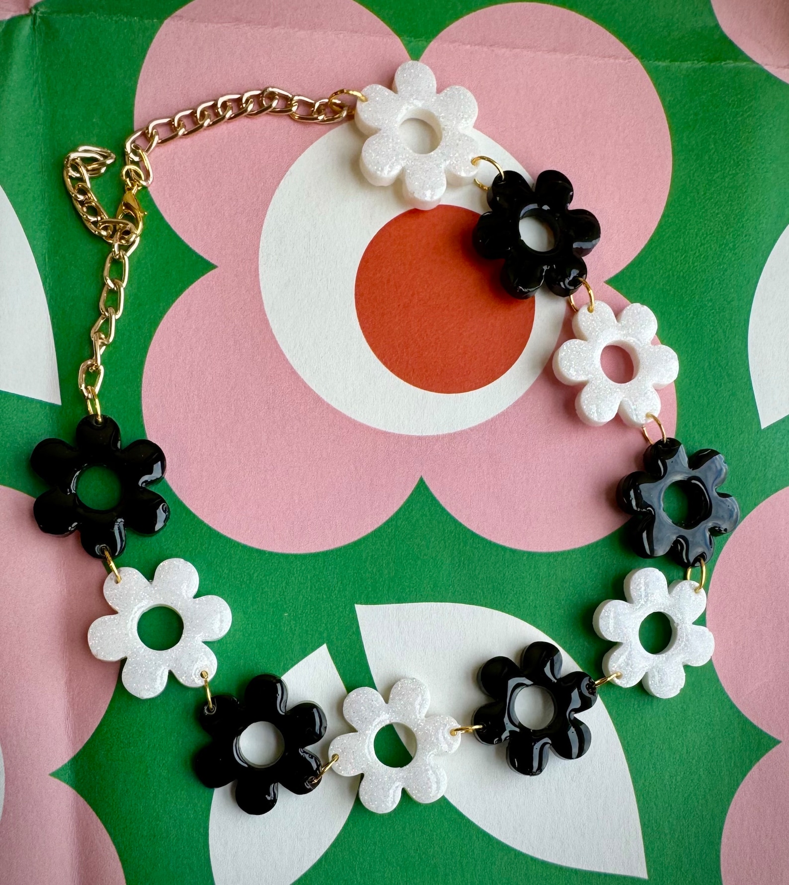 Flower Power Daisy Choker - 60s 70s Retro Style Resin Necklace ...