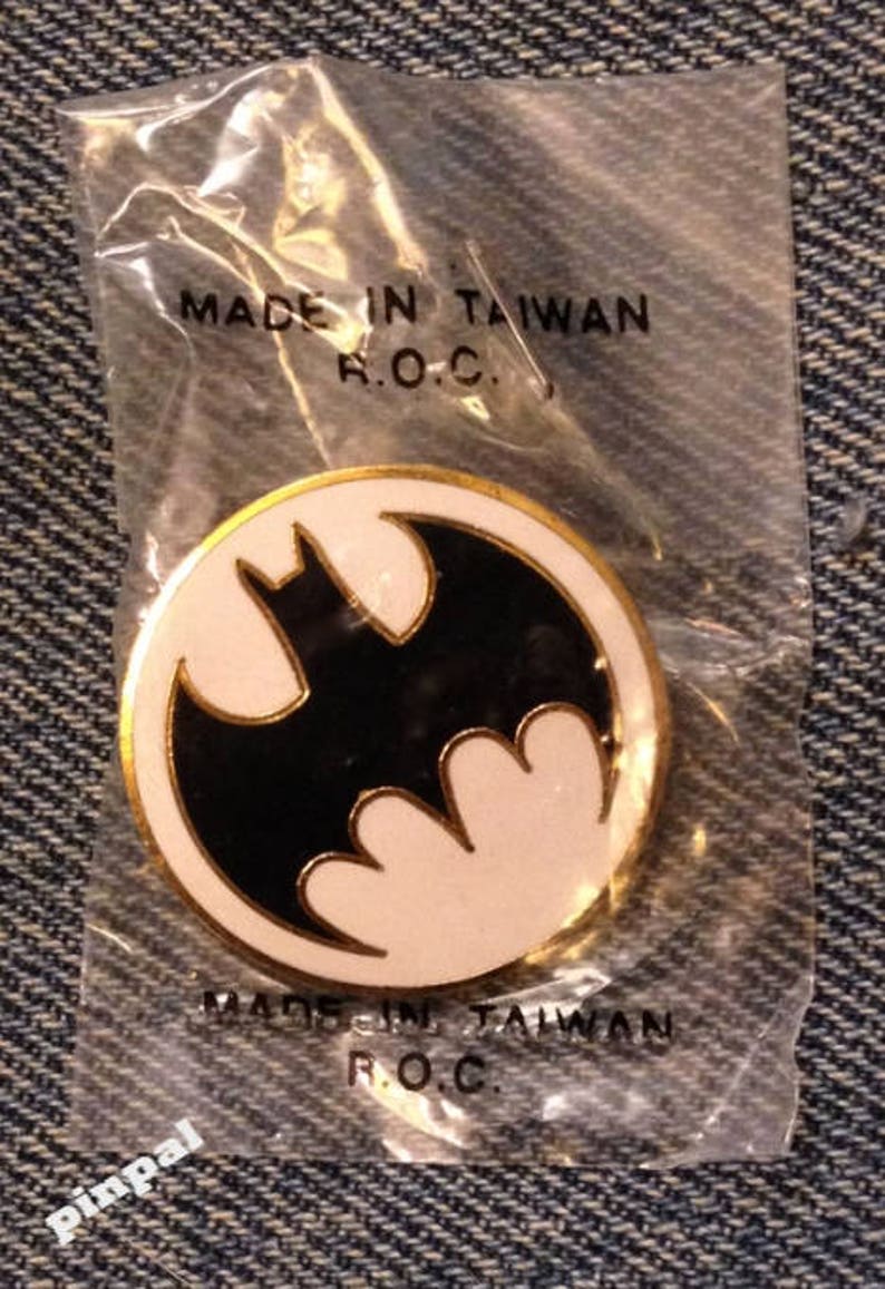 DC Comics Batman Pin ~ Gotham Police Spotlight Logo ~ Vintage 1988 ...