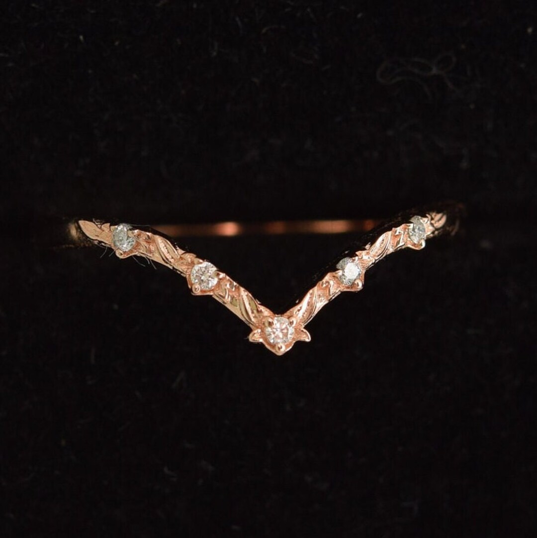 Arwen Diamond Chevron Wedding Band: 14k Rose Gold Filigree Ring - Etsy