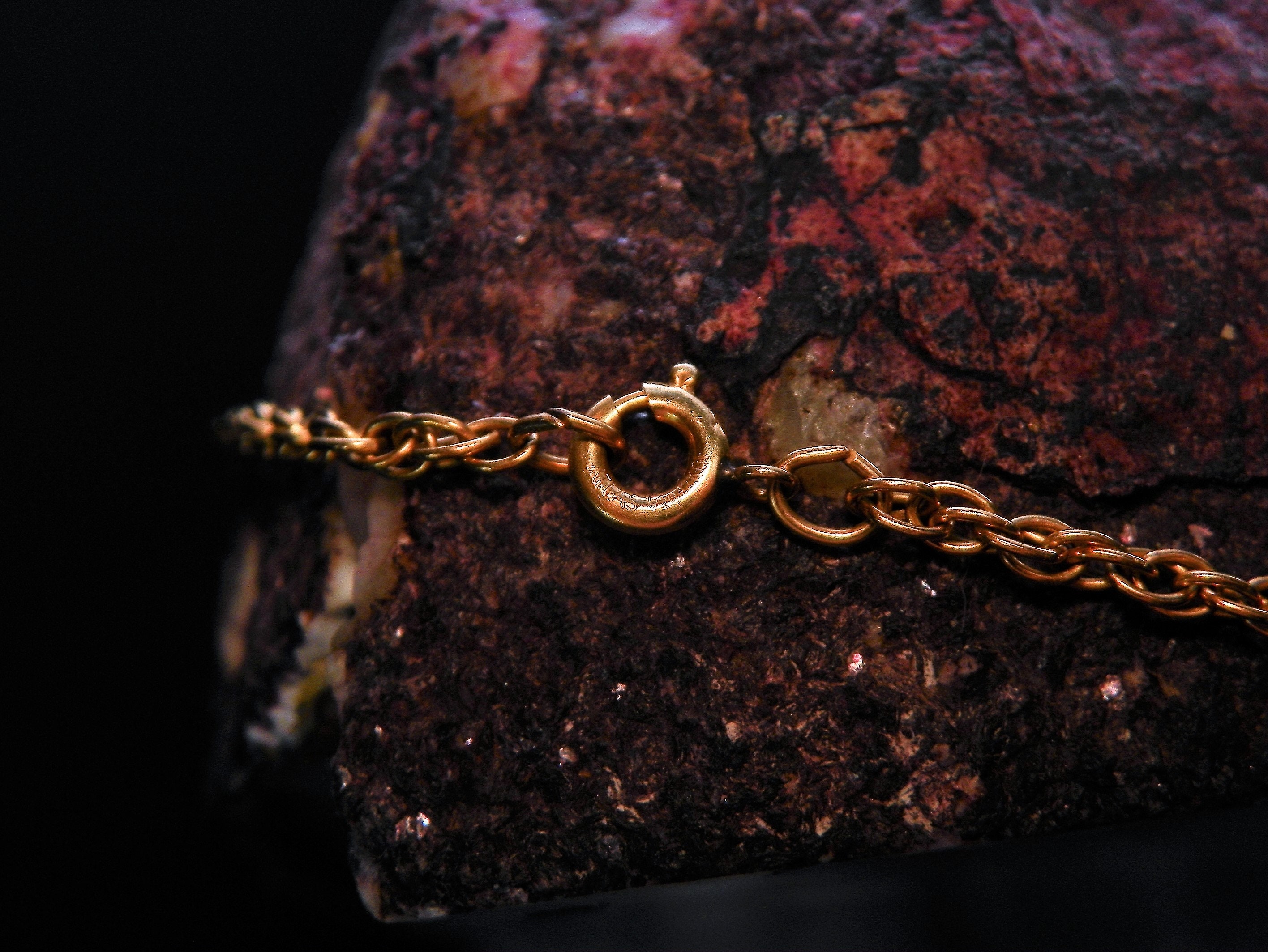 UNIQUE PENDANT NECKLACE Square Shape Elegant Ornate Open Lattice Design ...