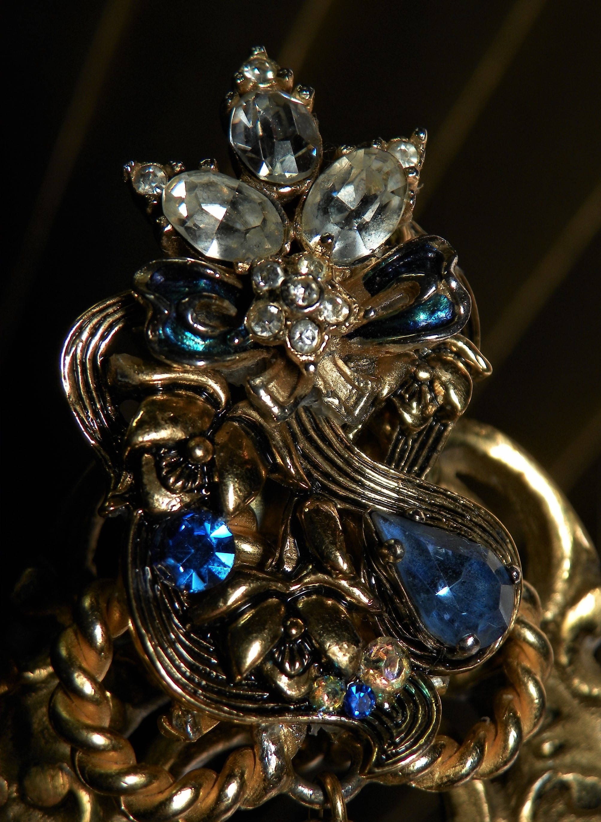 UNIQUE FASHION BROOCH Hand Crafted Ornate Gold Tone Pin With Elegant ...