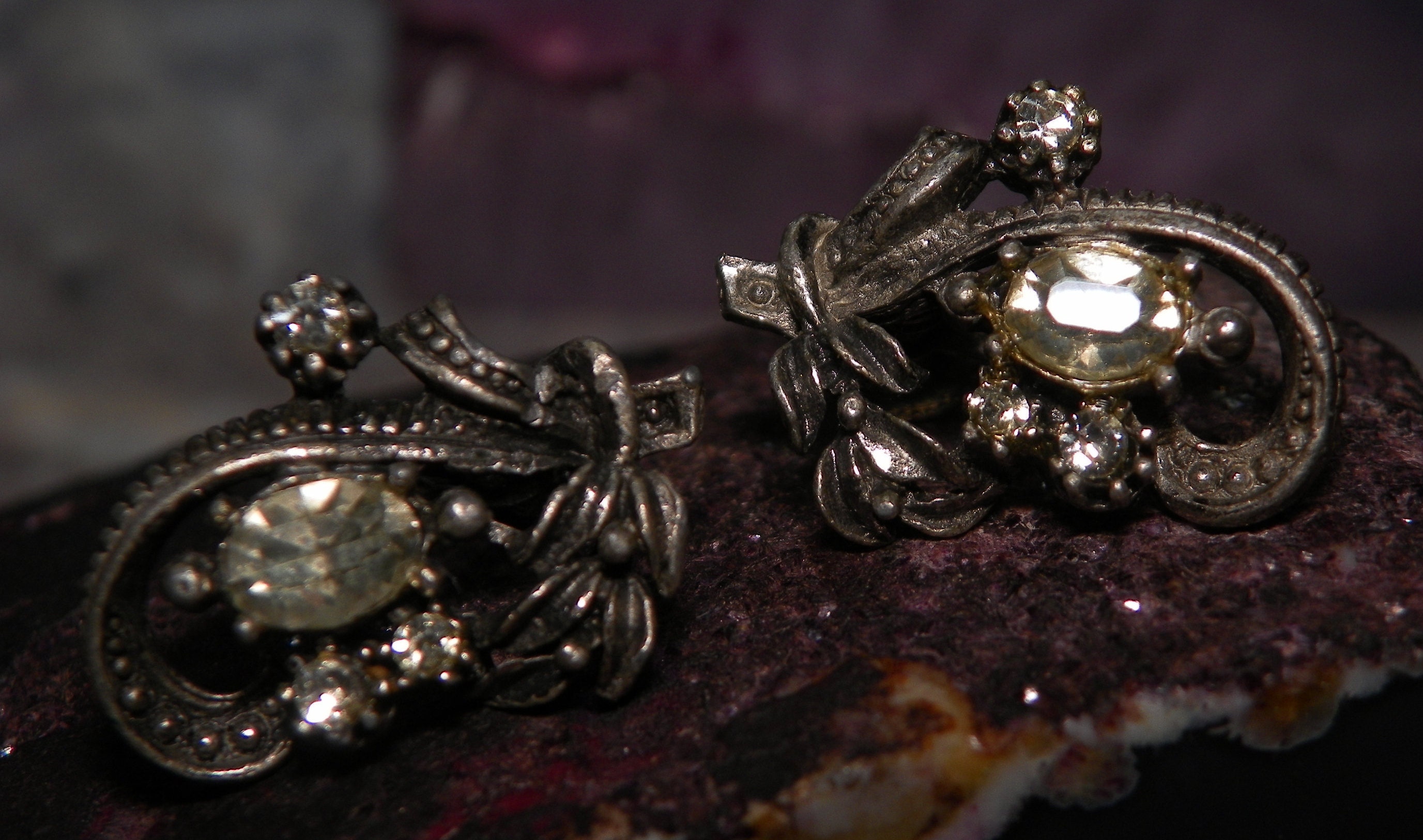 VINTAGE CORO EARRINGS Silver Tone Screw Backs Elegant Retro Floral ...