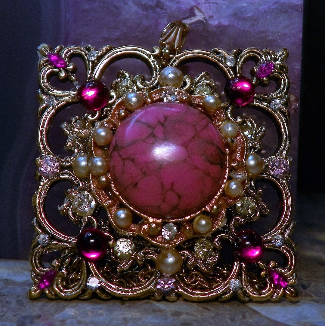 UNIQUE PENDANT NECKLACE Square Shape Elegant Ornate Open Lattice Design ...