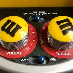 M&ms Digital Clock AM/FM Radio Blue Red Yellow Tested Working ...