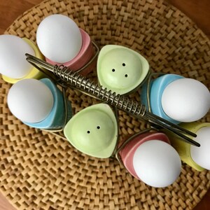 Rare Egg Holder Caddy Ceramic Triangle Salt and Pepper Shaker Set MCM ...