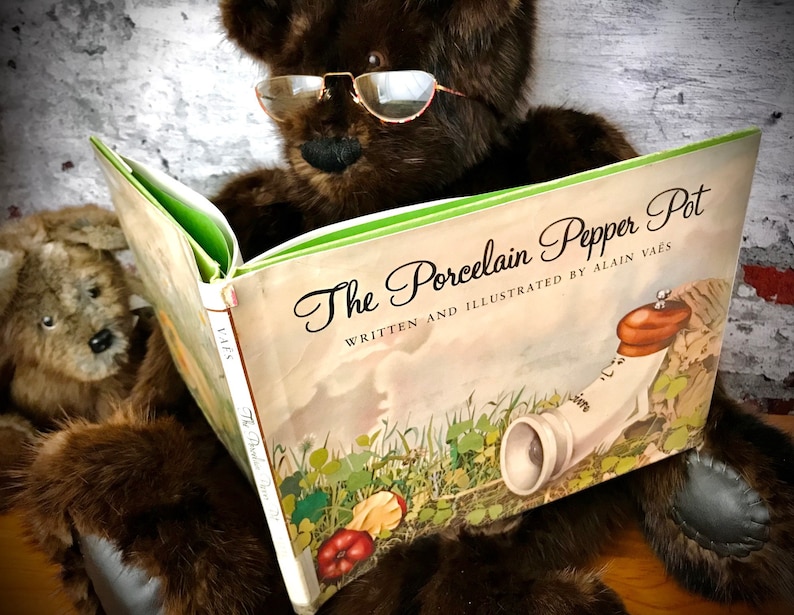 First Edition 1982 the Porcelain Pepper Pot Shaker Alain Vaes 1980s ...