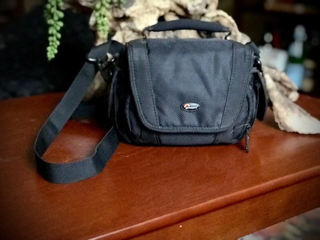 Compact Lowepro Fabric Padded Camera Bag Case Shoulder Strap Black ...