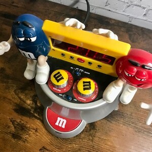 M&ms Digital Clock AM/FM Radio Blue Red Yellow Tested Working ...