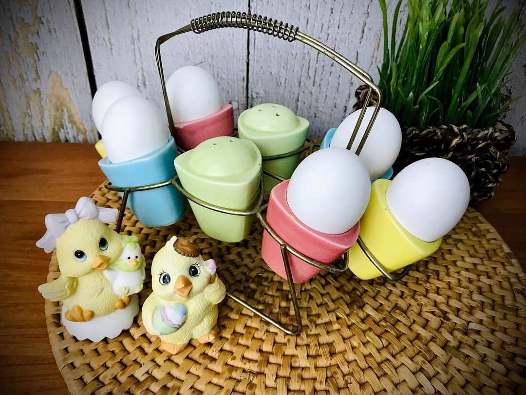 Rare Egg Holder Caddy Ceramic Triangle Salt and Pepper Shaker Set MCM ...