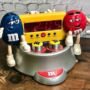 M&ms Digital Clock AM/FM Radio Blue Red Yellow Tested Working ...