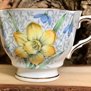 HM Sutherland April Teacup and Saucer Tea Cup Set Yellow Daffodil ...