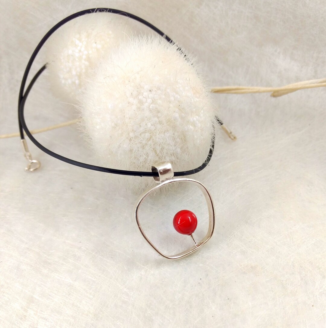 PoP Colgantes en plata con cuenta de vidrio roja disponible en 2 ...