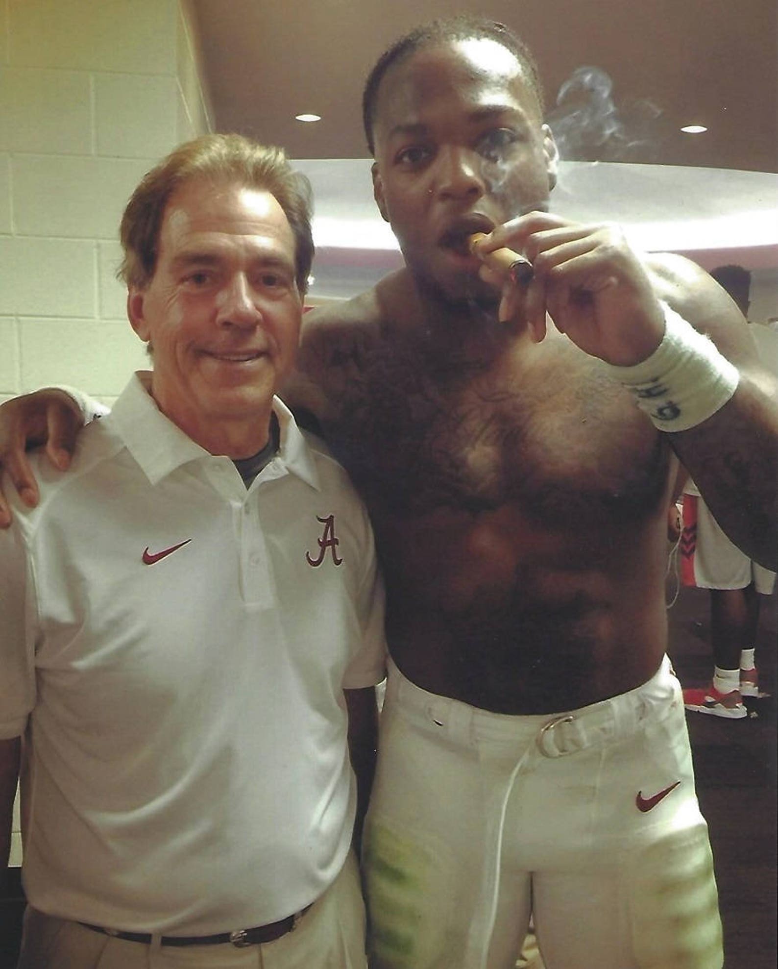 Cop tries to arrest LSU football team for smoking cigars in the locker ...