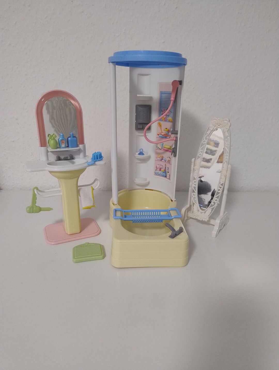 Barbie Light up Bathroom Playset Illuminated Bathroom Furniture Playset ...