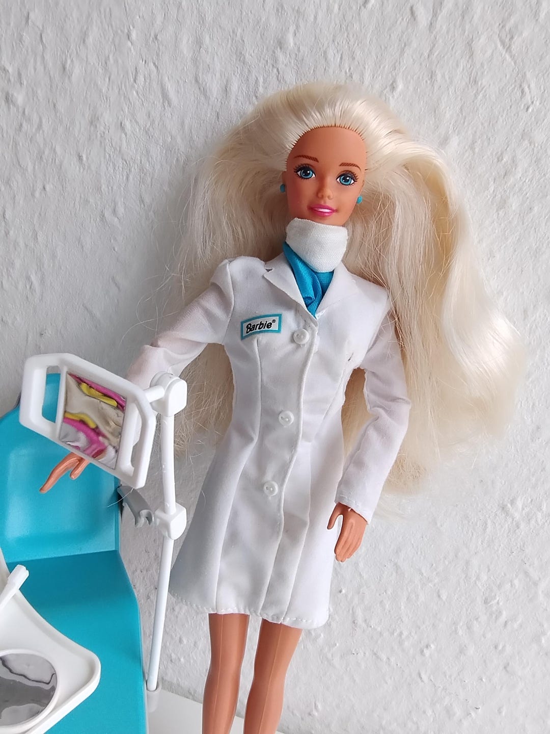 Barbie Dentist Doctor Talking Dr. Dentist Doctor Barbie and Accessories ...