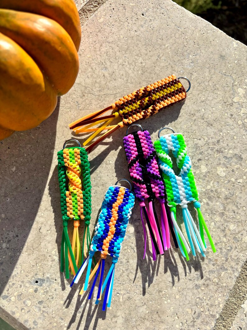 5pcs FLAT AND SHORT Design Plastic Lace Handcrafted Keychains Hanging ...