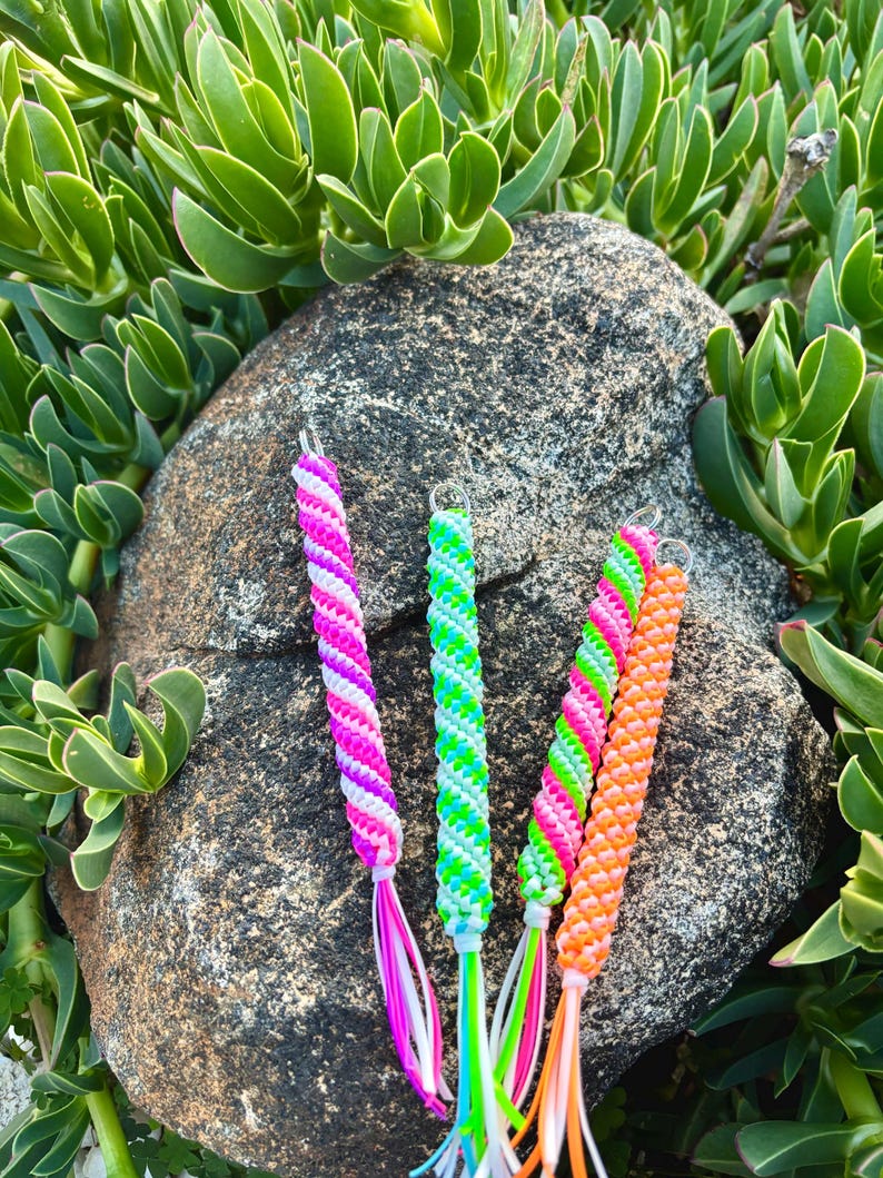 4pcs LONG SPIRAL Design Plastic Lace | Handcrafted Keychains | Hanging ...