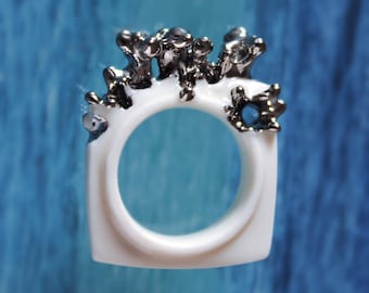 Avant Garde Ring | Etsy