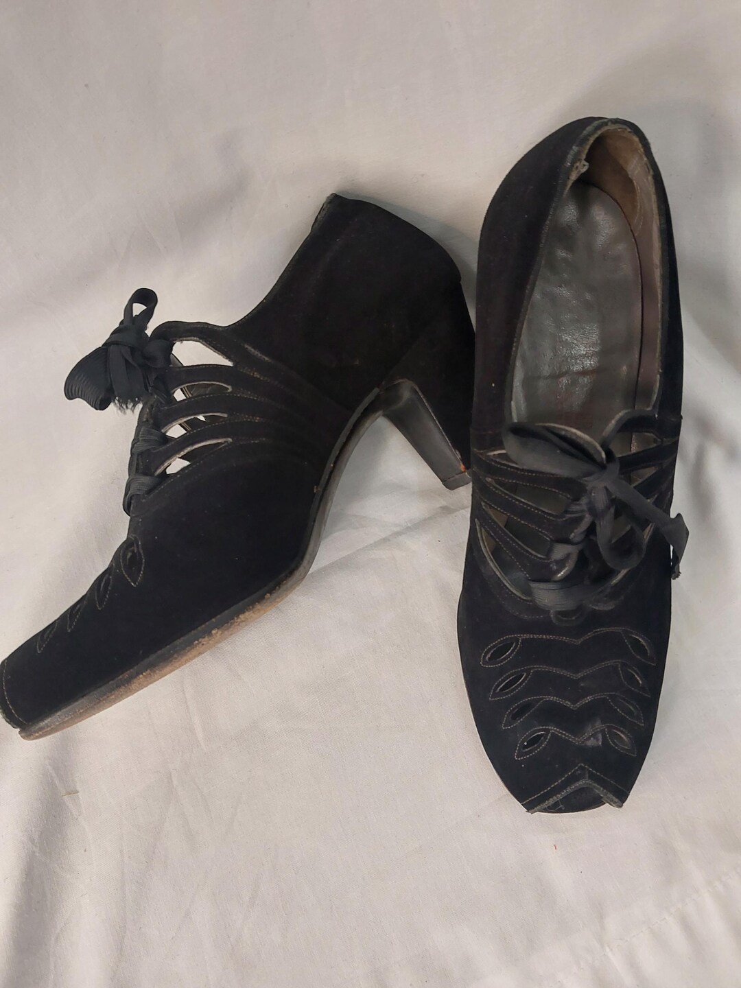 1940s Black Suede Lace up Court Shoe - Etsy