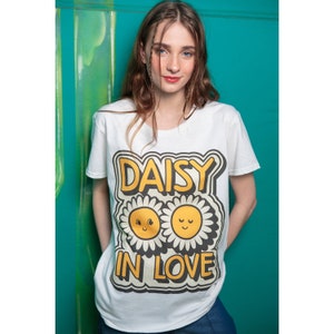 Daisy in Love Women's Slogan T-shirt - Etsy