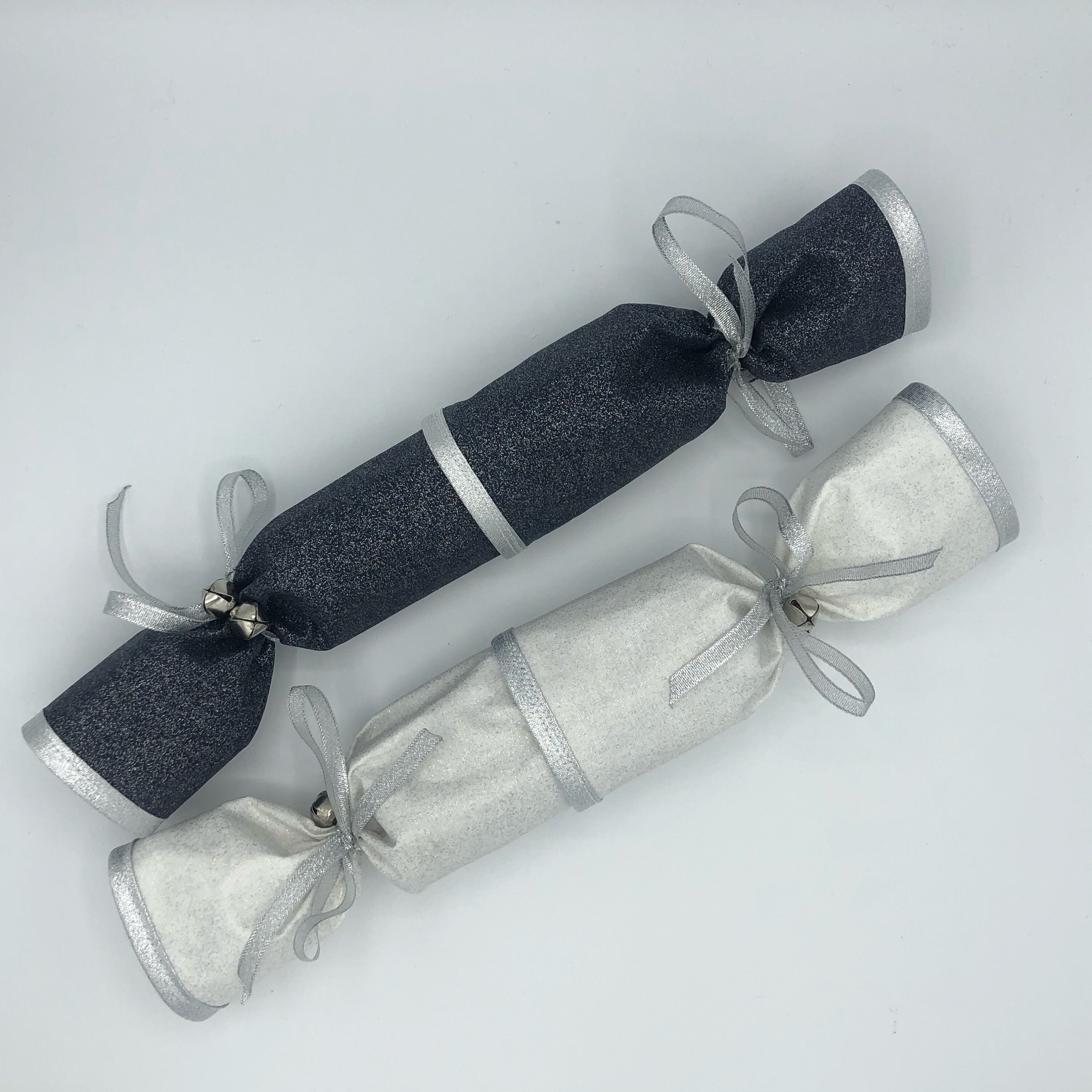 Black & White Glitter Fabric Reusable Crackers Set of 2 - Etsy Nederland