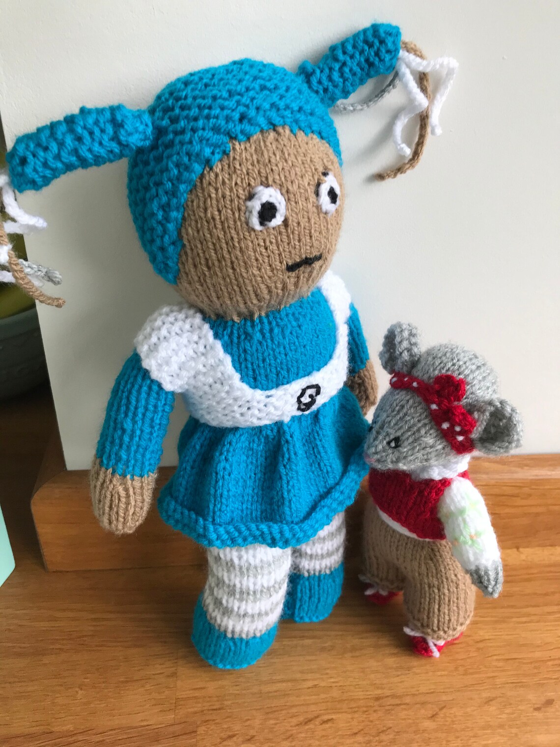 2 Figures Hand Knitted MoMo Bot et Miss Mouse inspirés par | Etsy