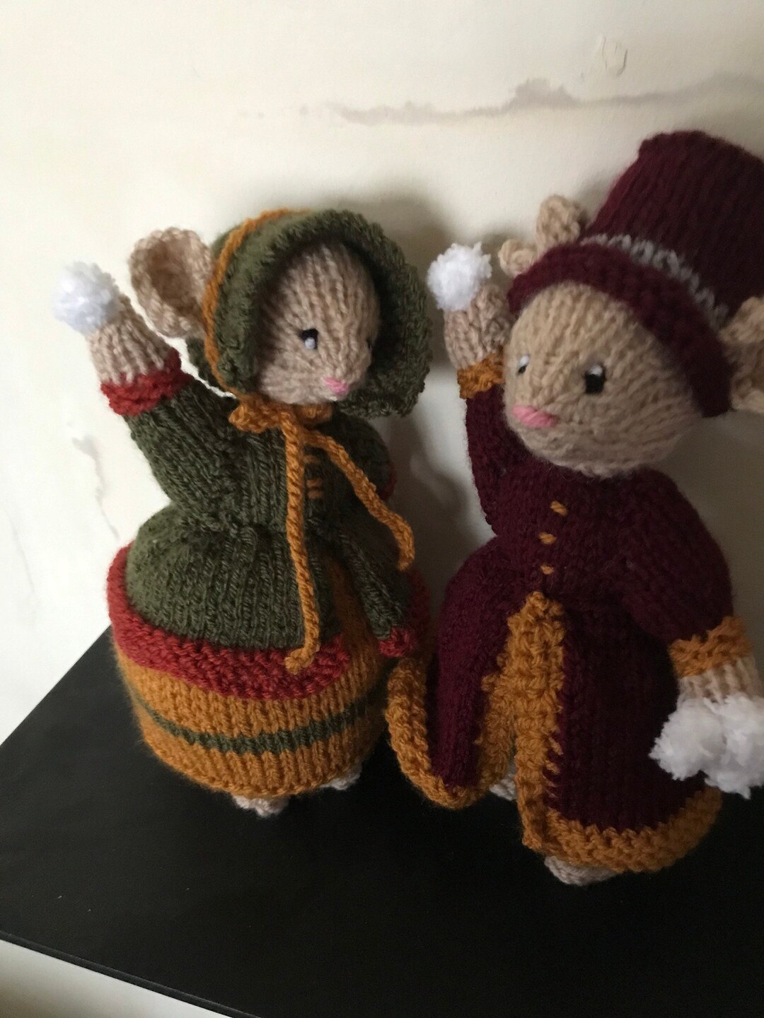2 X Dickensian Mice Gentleman Snowball Thrower & Lady Snowball Thrower ...