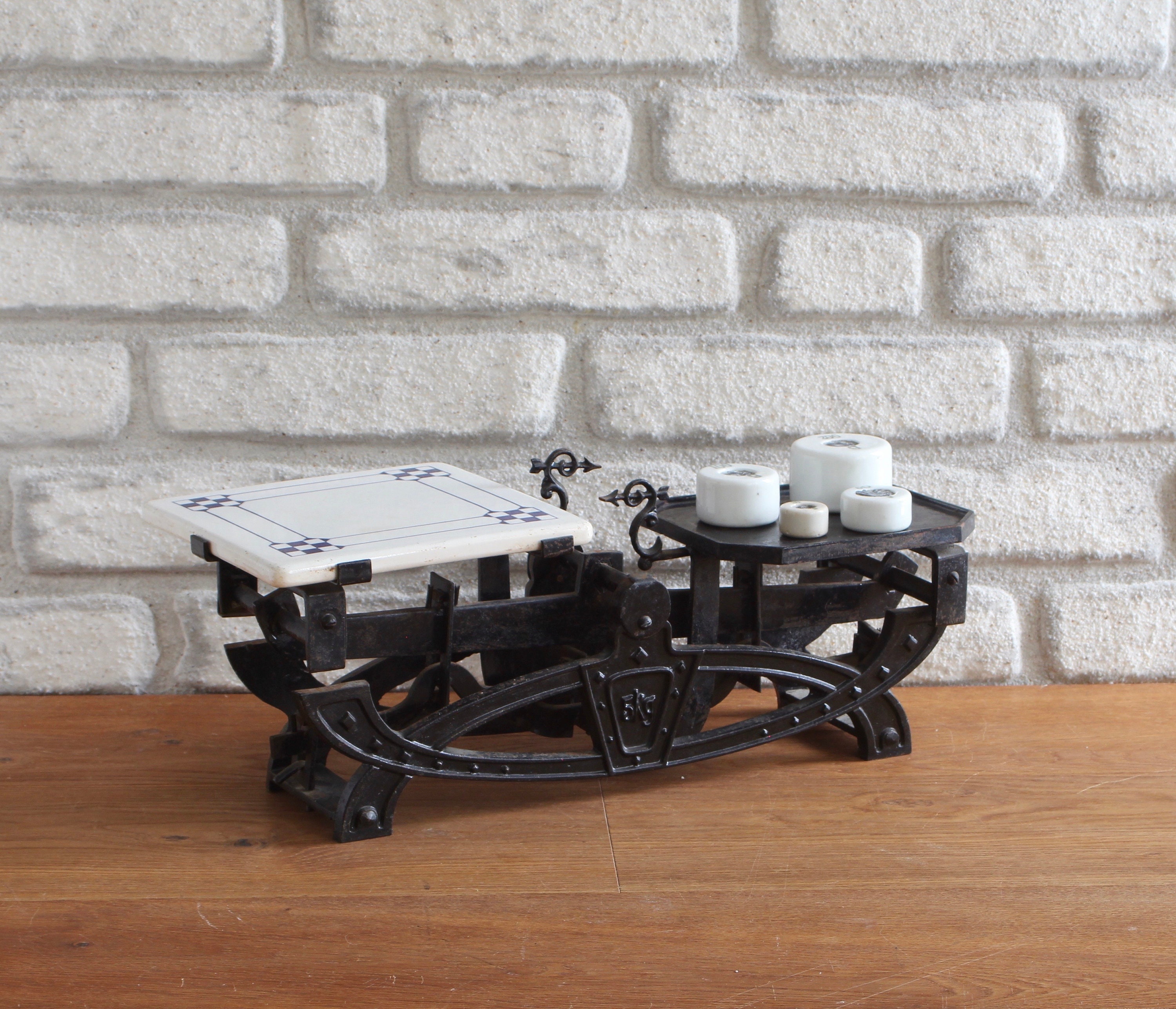 Antique Kitchen Scales | Black Cast Iron 5 Kg & 4 Ceramic Weights ...