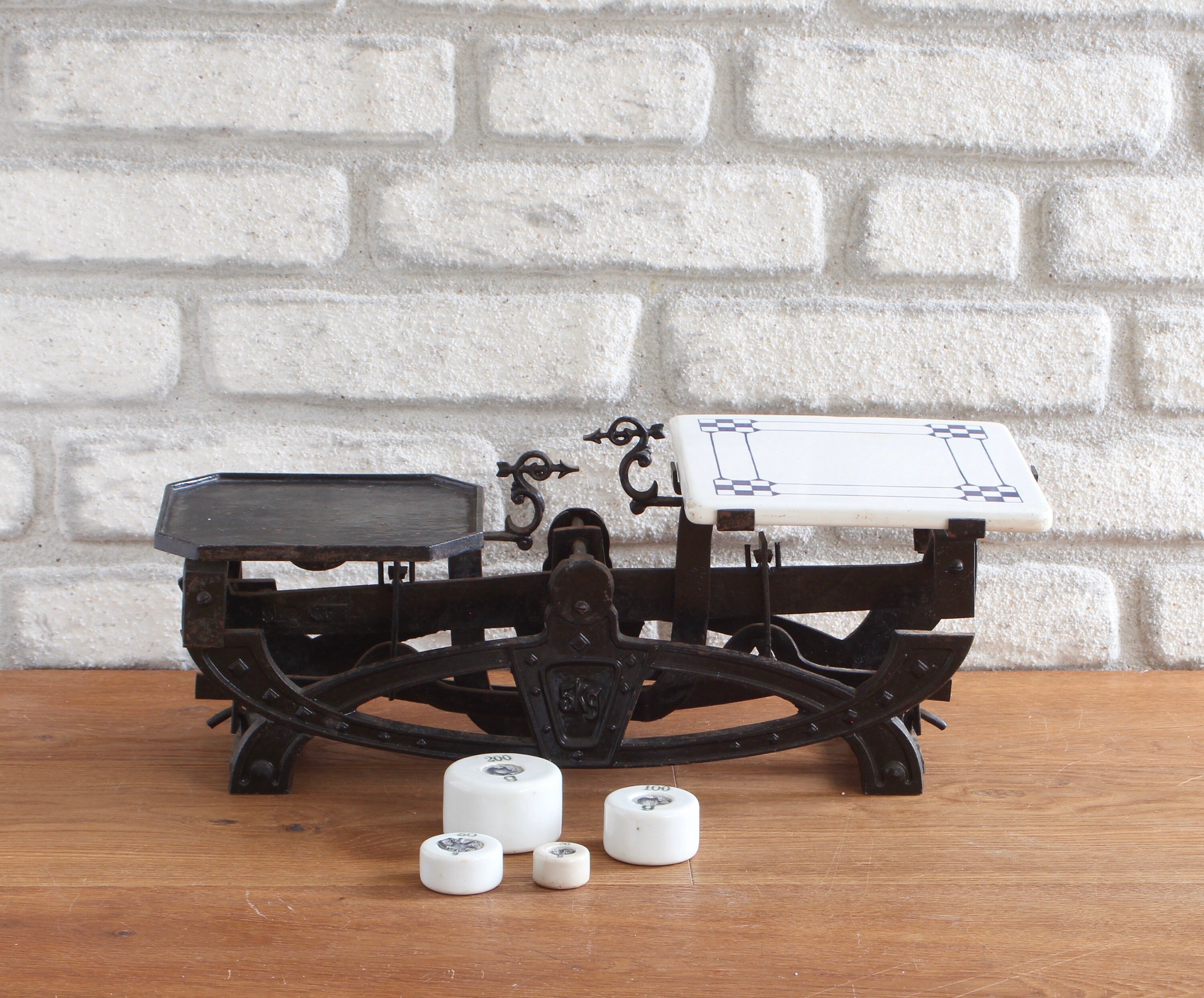 Antique Kitchen Scales | Black Cast Iron 5 Kg & 4 Ceramic Weights ...