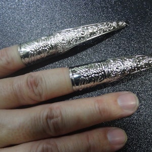 Silver-colored Claws (7.8cm) - Set of 2, 5 or 10 Witch Claws - Silver ...