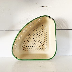 Beige and Green Trimmed Enamelware Corner Strainer Farmhouse Kitchen ...