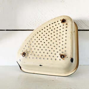 Beige and Green Trimmed Enamelware Corner Strainer Farmhouse Kitchen ...