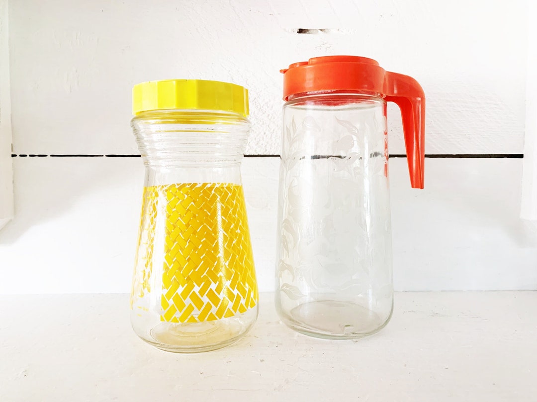 Vintage Pair of Juice Pitchers/vintage Tablescape Juice Pitchers Retro ...