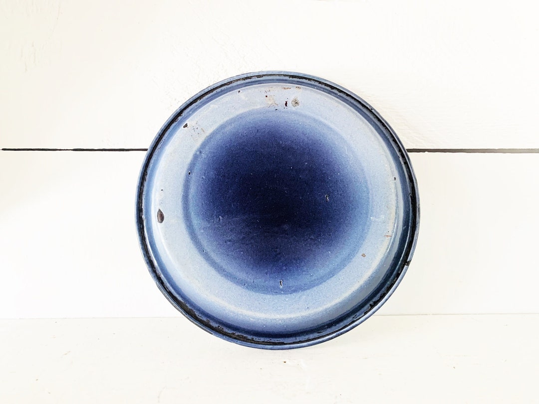 Rustic 9" Enamelware Pie Pan With Blue and White Ombre Backside/rustic ...