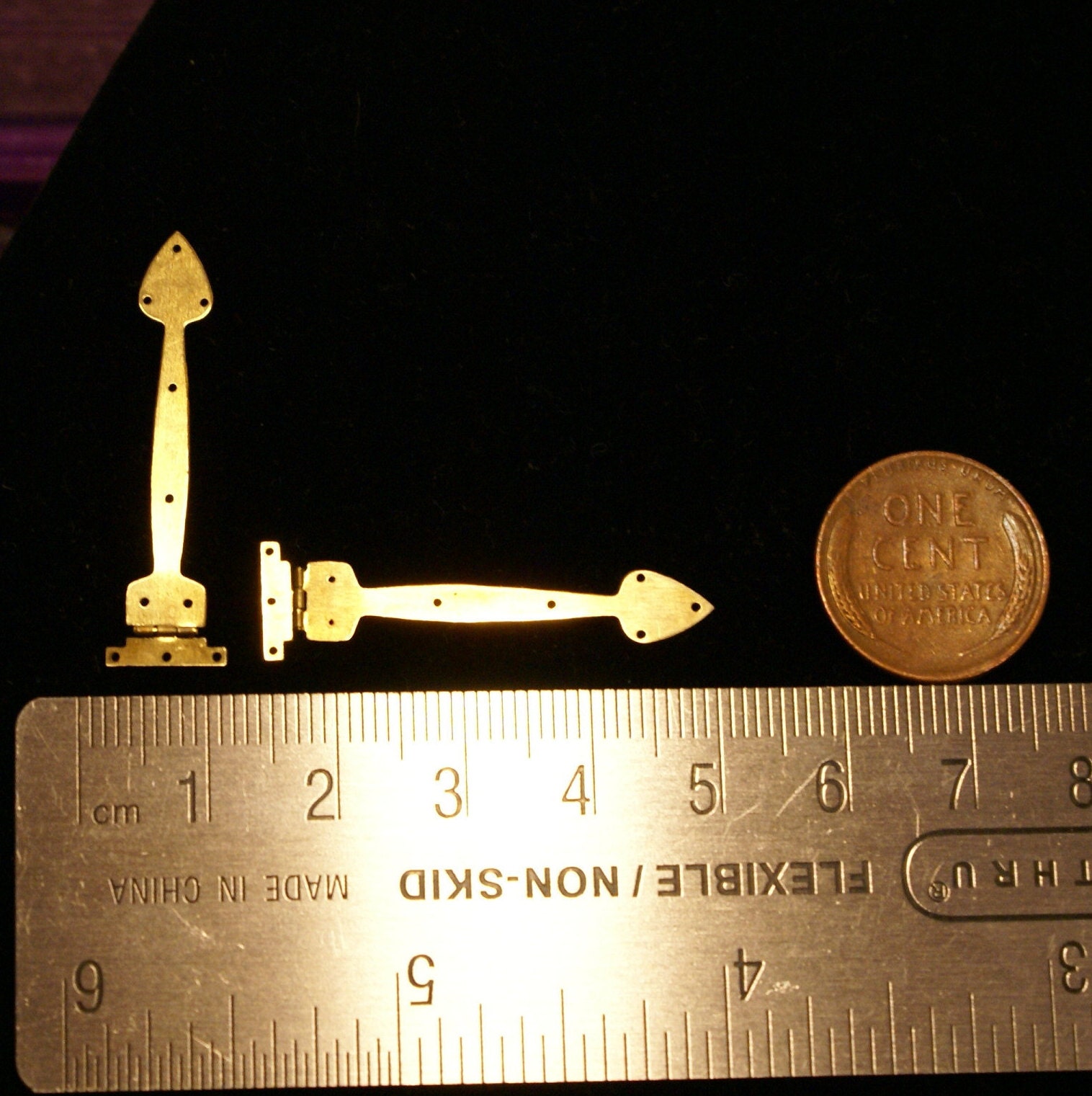 AC-09 Dollhouse Miniature Brass Hinges in 1:12 Scale - Stickley Spade ...