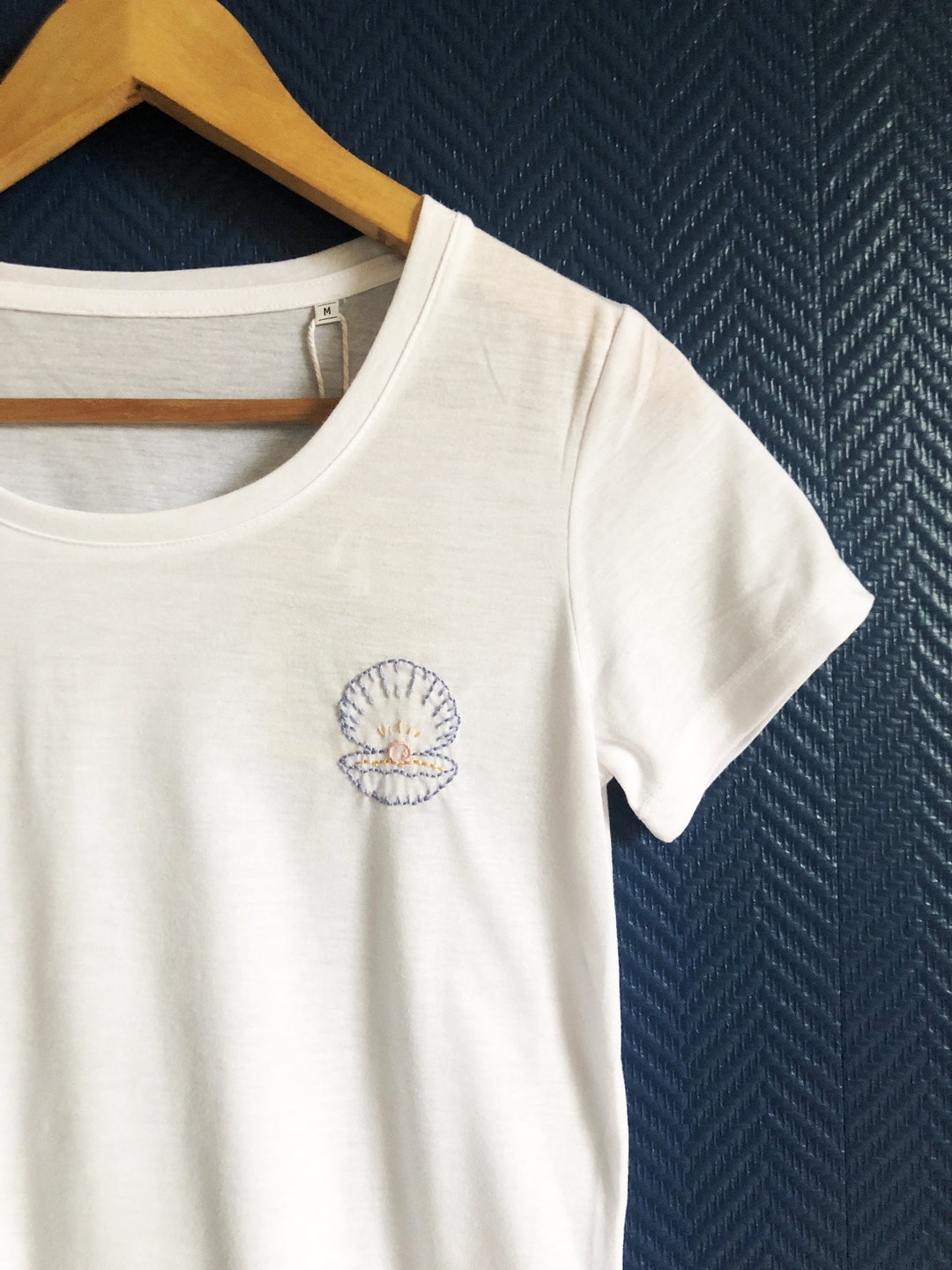 Besticktes T-Shirt Shell & Pearl // Größe M // Damenschnitt - Etsy.de