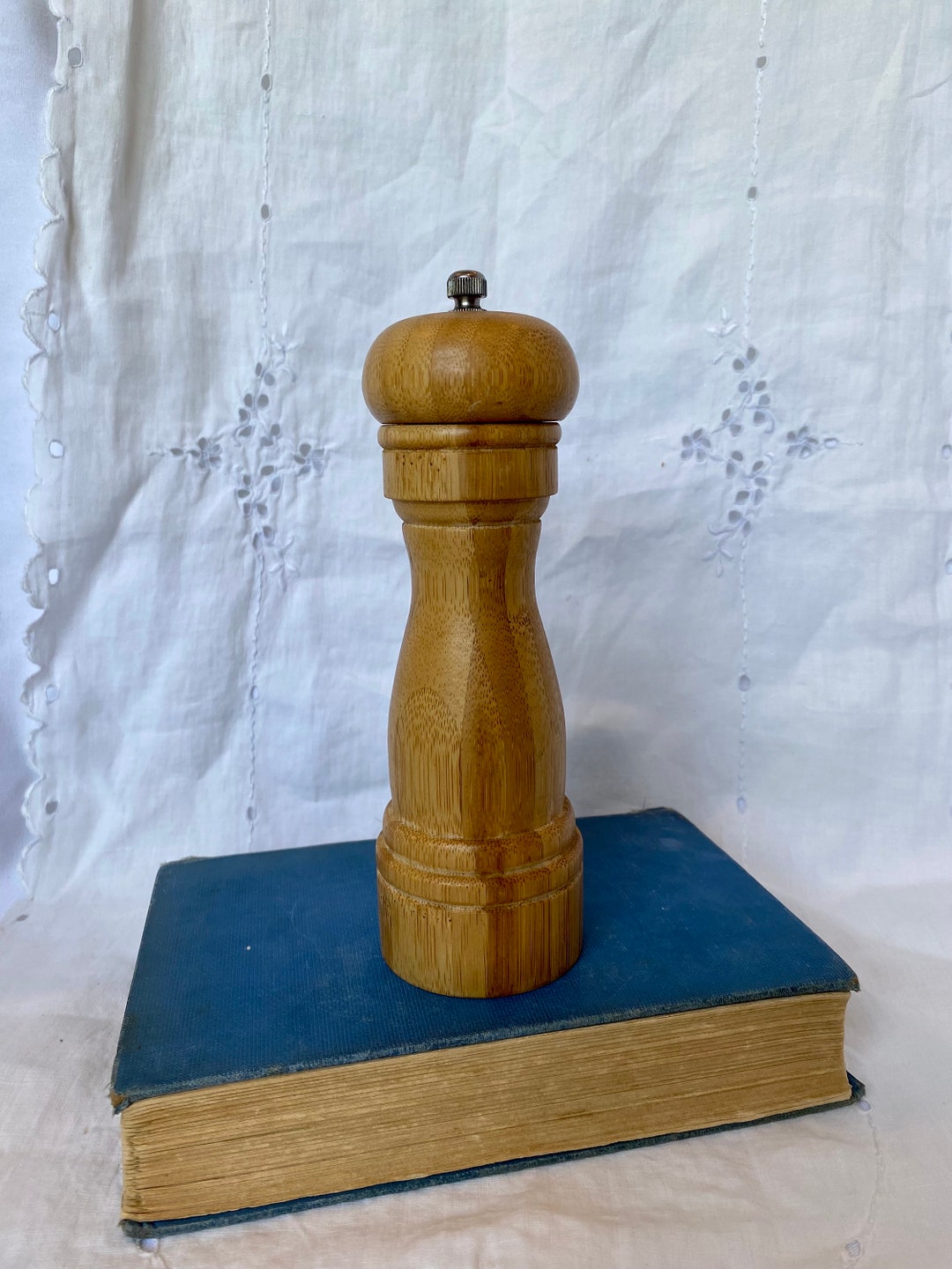 Vintage 8" Wood Pepper Grinder - Etsy