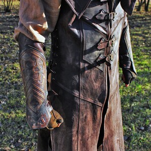 Thorin's leather bracers Lord of the Rings dwarf arm | Etsy