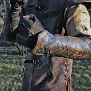 Thorin's leather bracers Lord of the Rings dwarf arm | Etsy