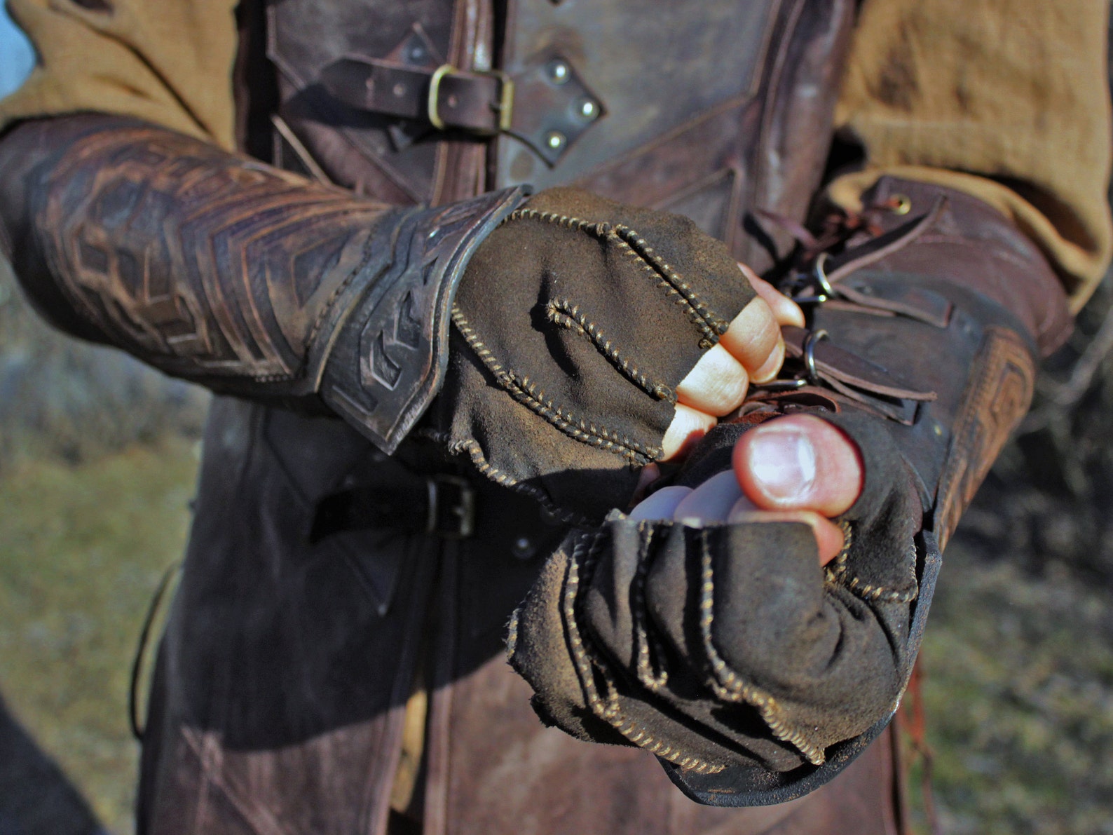 Thorin's leather bracers Lord of the Rings dwarf arm | Etsy